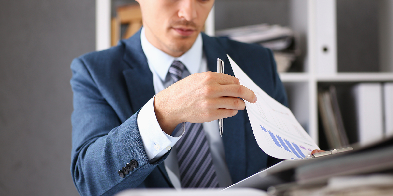 How to become a Logistics Analyst: Job Description